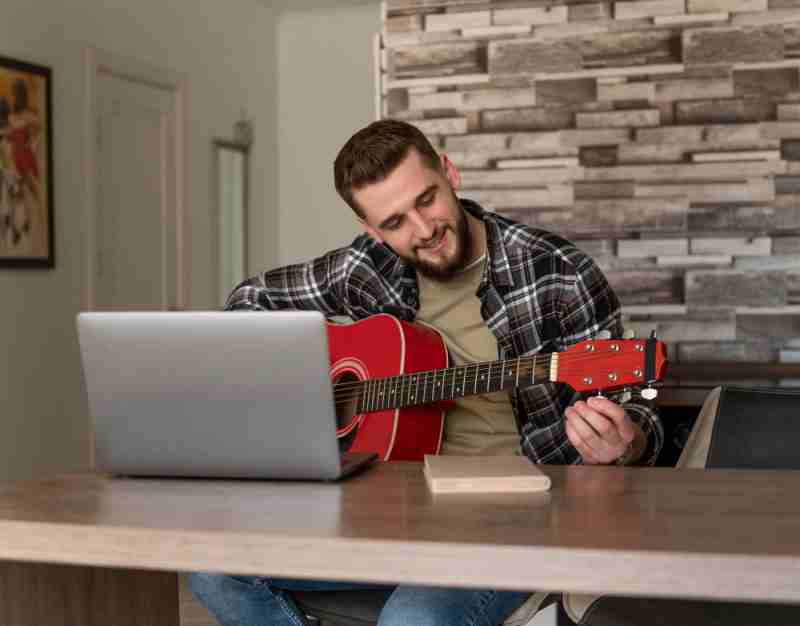 Master the Ukulele from Home: Online Lessons for Beginners
